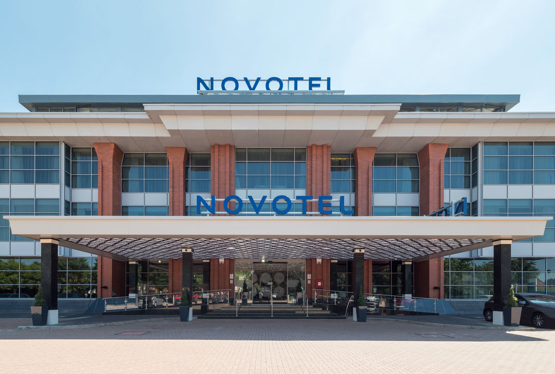 GEZE products for the Novotel Heathrow | GEZE